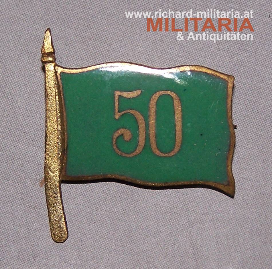k.u.k. Kappenabzeichen "50" Regimentsflagge (Gyulafehérvár / Karlsburg ...